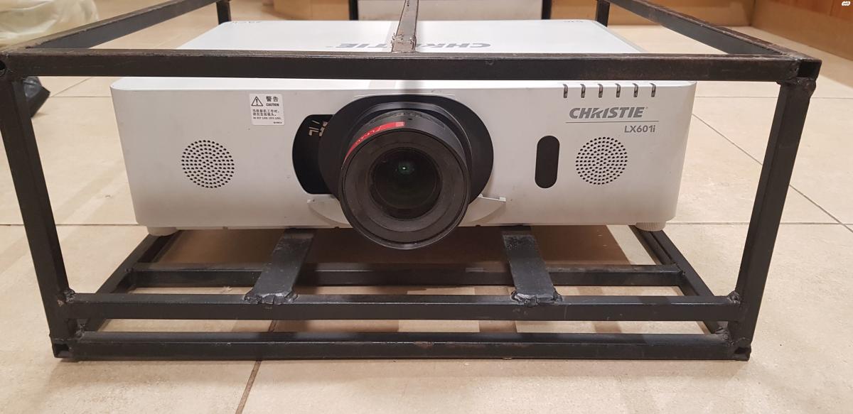 מקרן - מקרן CHRISTIE LX601i סופר מקצועי | מודעה-1145889