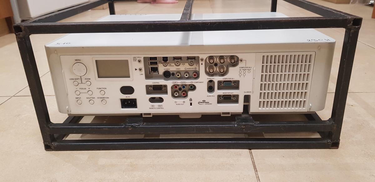 מקרן - מקרן CHRISTIE LX601i סופר מקצועי | מודעה-1145889