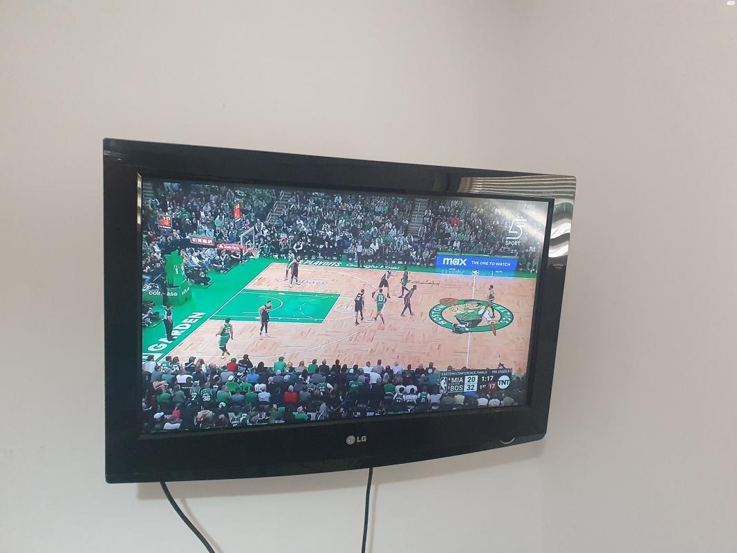 חגורות - טלויזיה LCD32 LG במצב מעולה | מודעה-1219505