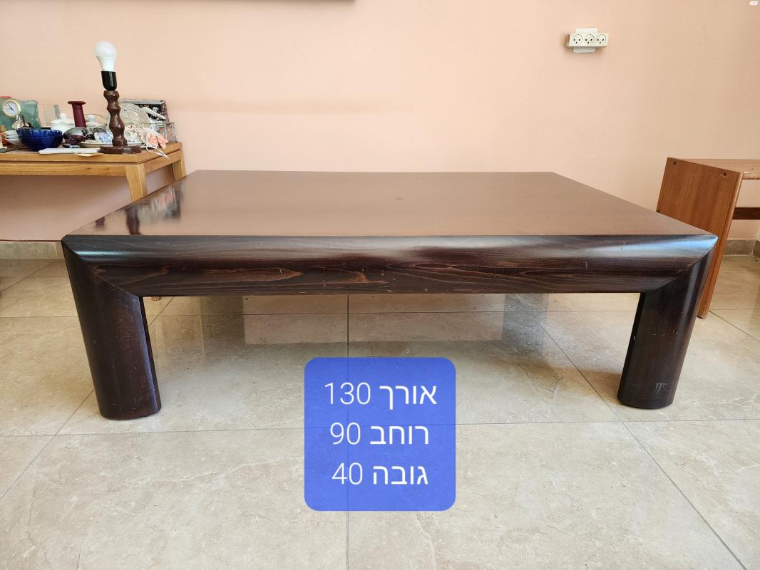 שולחנות - שולחן מסיבי מעץ מלאמידות בתמונה | מודעה-1226054