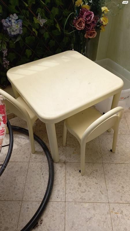 ריהוט לחדרי ילדים - שולחן קטן לילדים עם 2 כסאות | מודעה-1371694