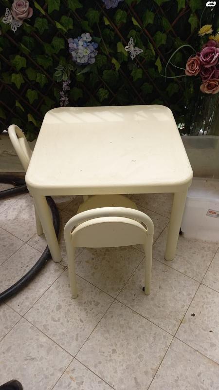 ריהוט לחדרי ילדים - שולחן קטן לילדים עם 2 כסאות | מודעה-1371694