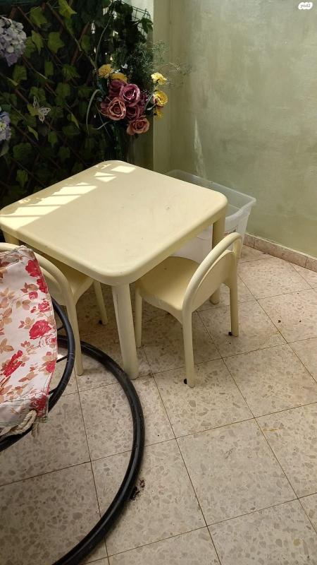 ריהוט לחדרי ילדים - שולחן קטן לילדים עם 2 כסאות | מודעה-1371694